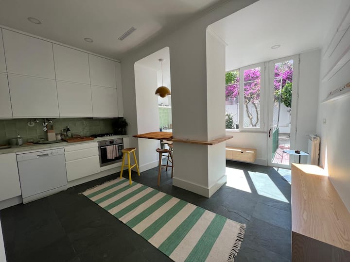 Lux Designer 4bed + Living Room + Patio Apt - Parque das Nações