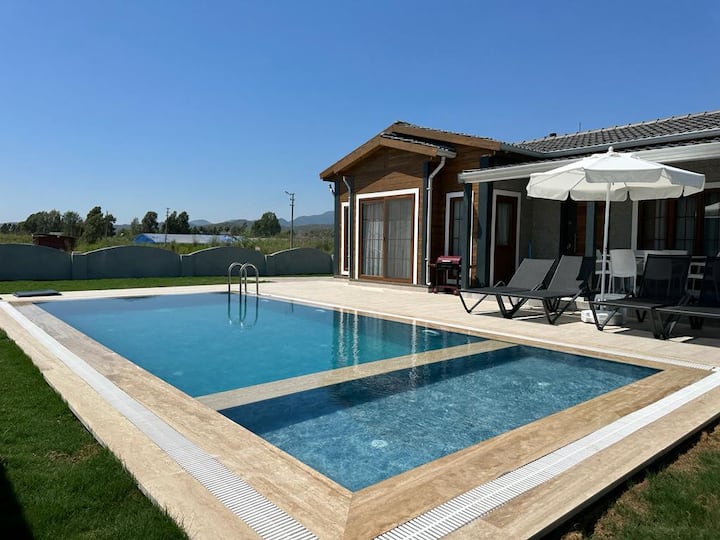 ÖZel Havuzlu Yarı Korunaklı Ev - Fethiye