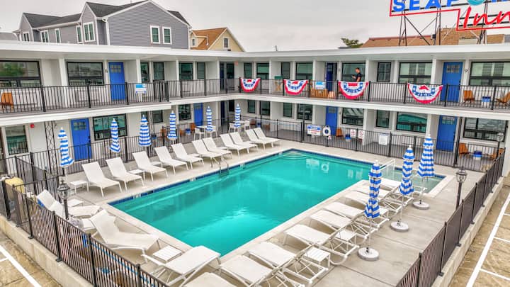 Seaport Inn Close To The Beach W/ A Pool! - Avalon, NJ