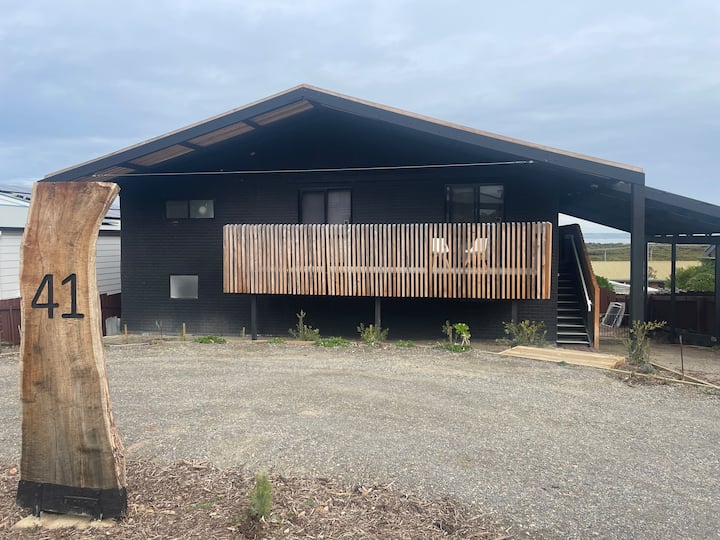 Heart Rest Chalet
Jacuzzi With Amazing Beach Views - Goolwa