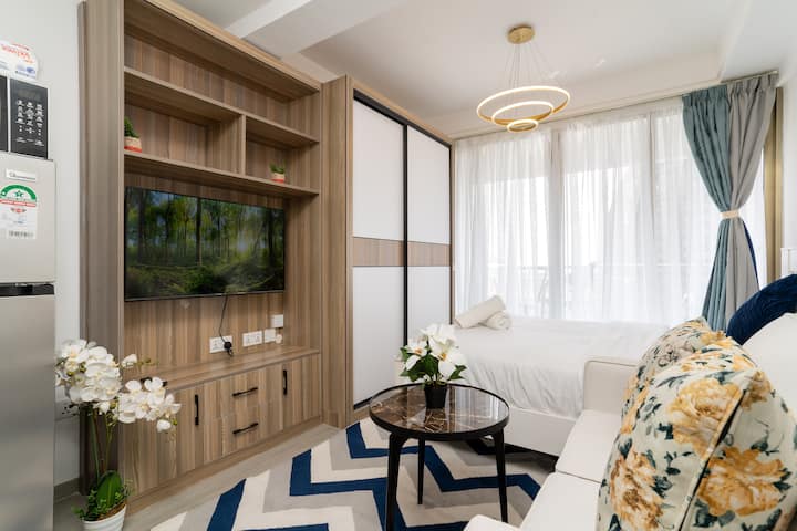 Cozy Studio With Gym & Golf Simulator, Yaya Center - Nairobi