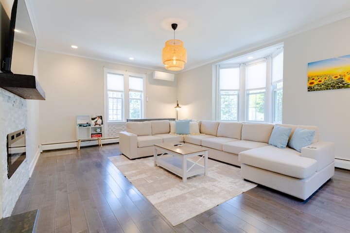 Spacious 5br Boston Home • Near Fenway • Parking - Boston, MA