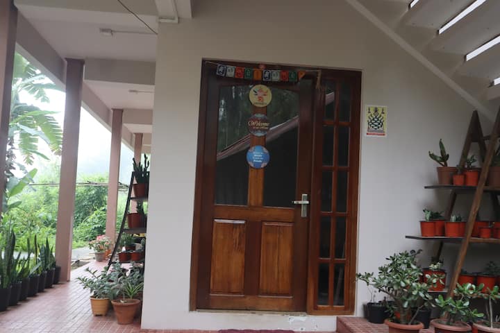 The Bicknell's Nest By Bhanu Raj - Kalimpong