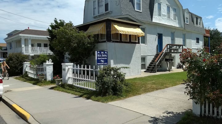 Sea Song Unit#2, Beach Block. Weekly Rental. - Cape May, NJ
