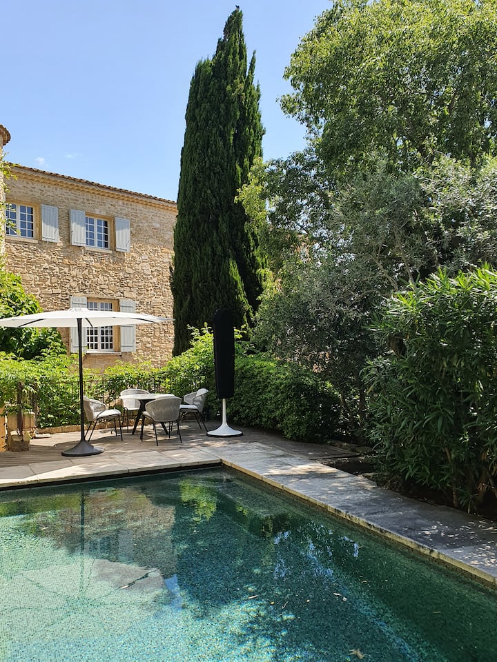 Villa En Plein Coeur Du Village - Orange