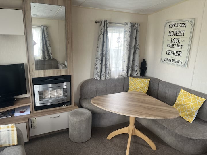 6 Berth Caravan To Rent, Selsey - Bognor Regis
