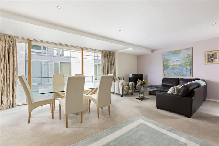 Modern Large Apartment In Booterstown/blackrock - Dún Laoghaire