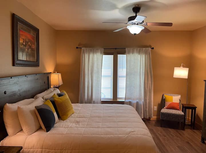 Charming River Getaway In Gruene With Pool! - New Braunfels, TX