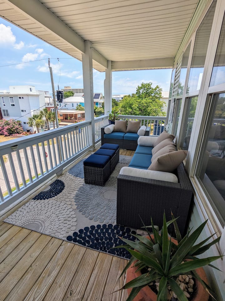 Sandmank Beach Escape | Rooftopdeck & Pets Welcome - Carolina Beach, NC