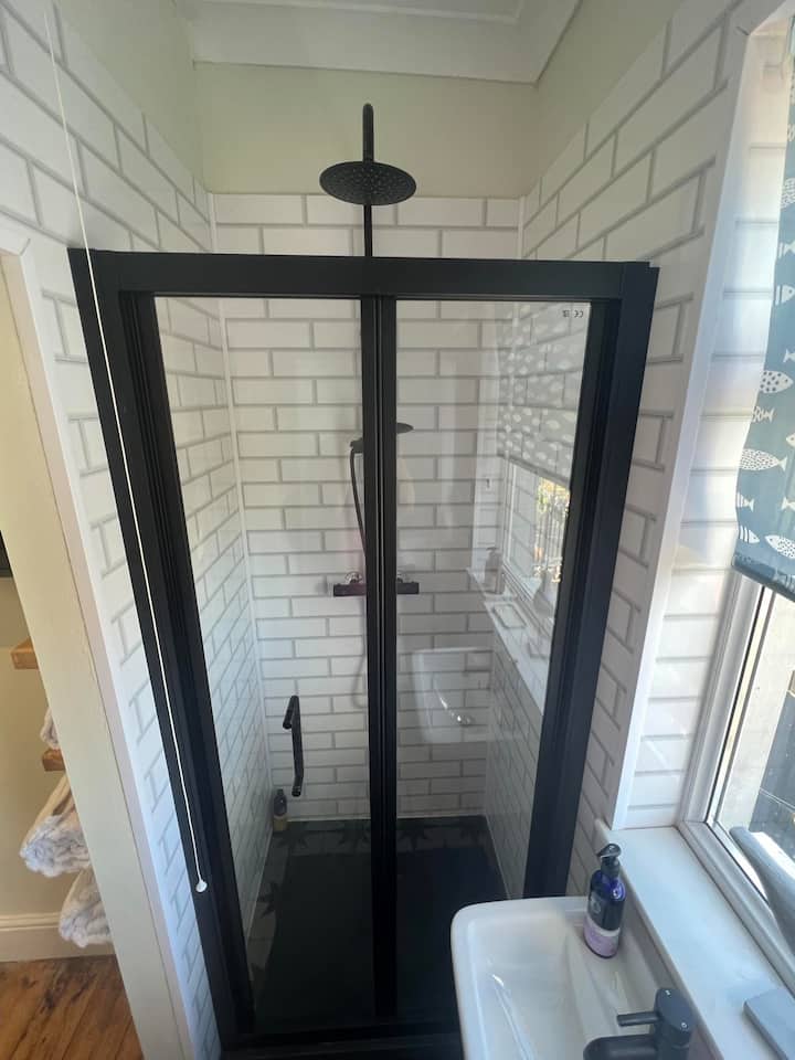 'Ocean Reach'
Porthcawl. Surfing & Golf Location. - Porthcawl