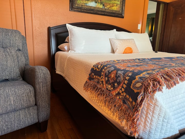 Sunny Meadow Suite - Inn At Mader Farm - Troy, Oh - Troy, OH