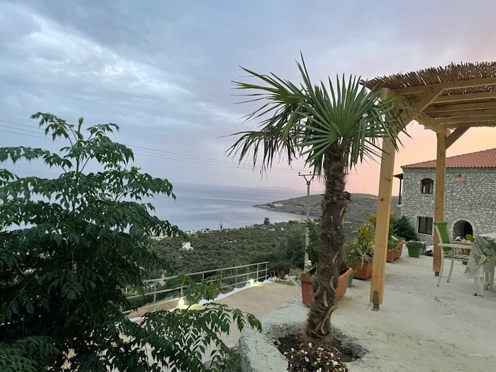 Lila View 9 - Qeparo