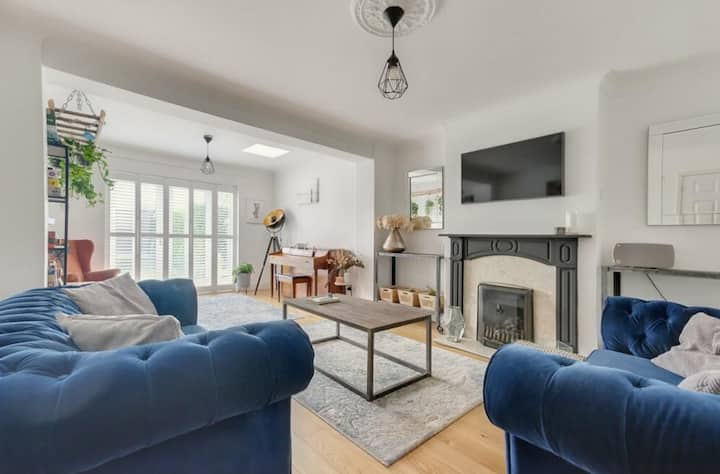 Large 5 Bed House Near Centre - Chelmsford