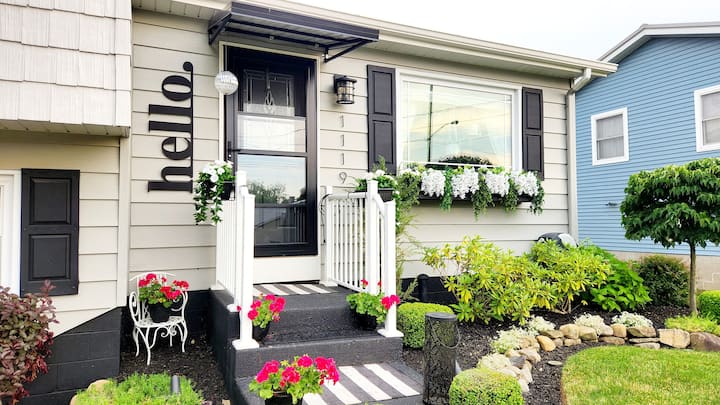 Spacious Chic 3br Retreat Near Presque Isle - Erie, PA