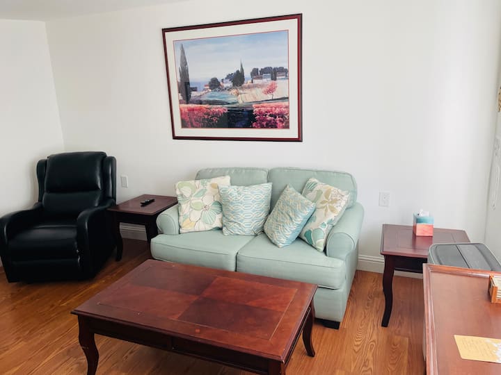 Central Duplex 1 Bed 1 Bath - Santa Rosa, CA