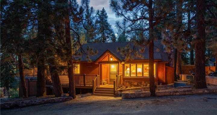Pine Rock Cabin- Game Room With Pool Table & Bar - Big Bear Lake, CA