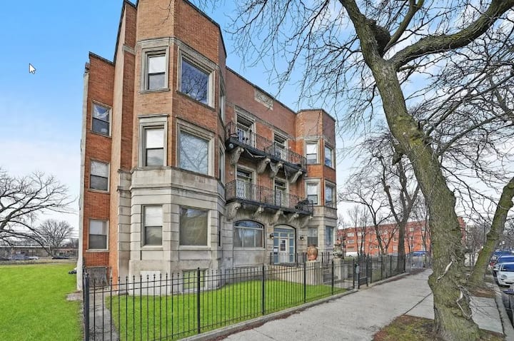 Bright 2 Bd/2 Ba Condo W/ Patio - Chicago