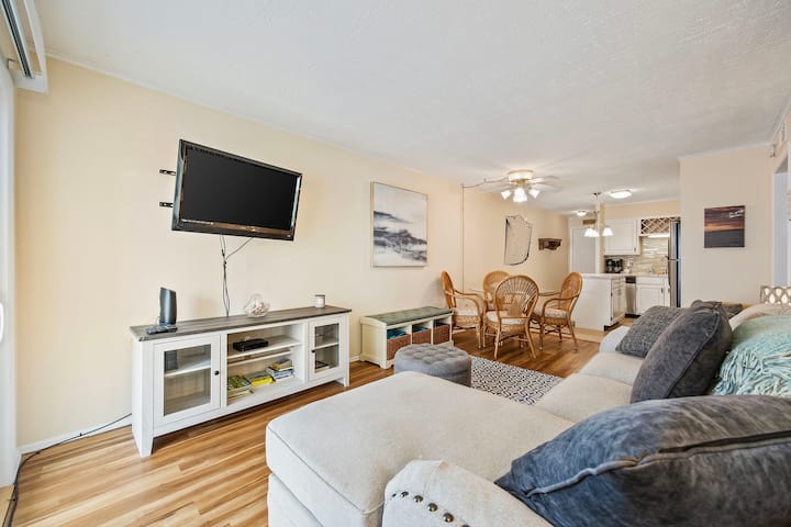 Beach Breeze Oasis With Pool - North Myrtle Beach, SC