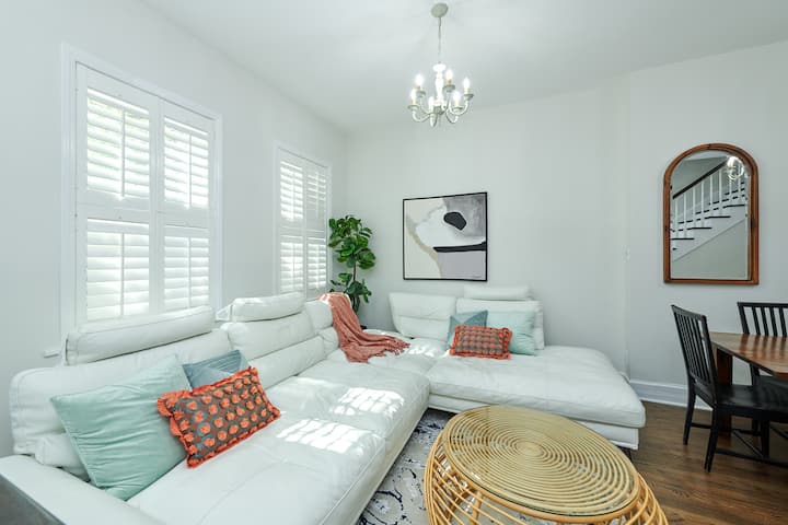 Private Downtown Retreat With Rooftop Oasis - Chicago, IL