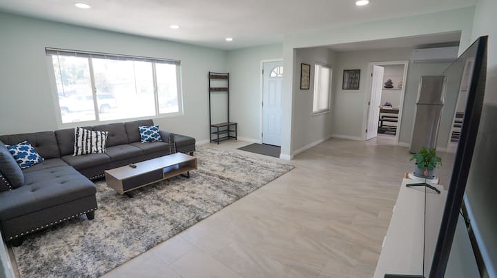 New 3bd 2ba, Fiber Wifi, 2 Large Tvs, Full Kitchen - Garden Grove, CA
