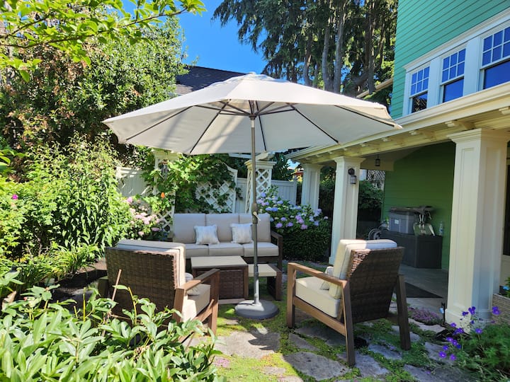 Private Living In N Capitol Hill - Seattle, WA