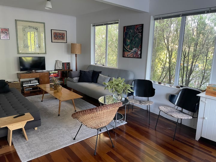 Lovely Home,
1,2 Or 3 Bedrooms
+Private Bathroom. - Auckland