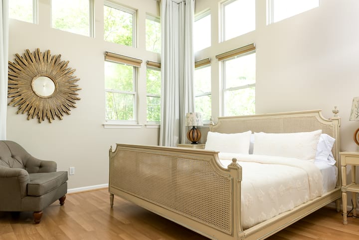 Bright, Super Spacious Townhome! - Charlotte, NC