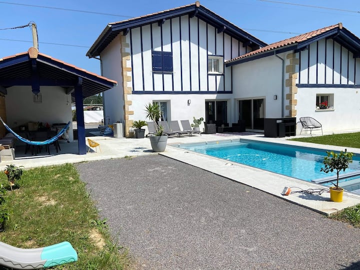Maison Avec Piscine Privée - Sare