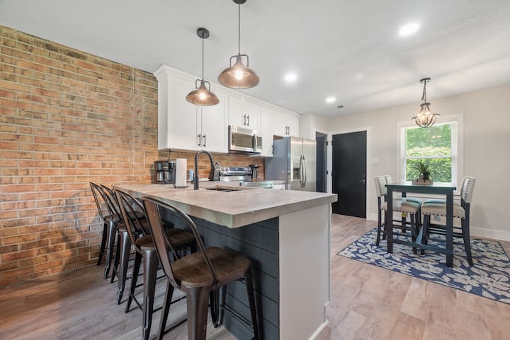 Quiet & Private, Comfy Beds, Fire Pit, & Bikes - ポーツマス, VA