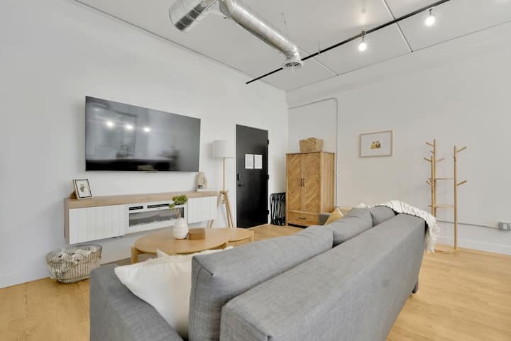1br Condo I King Bed + Sofa I Near Dt Tc - 트래버스시티
