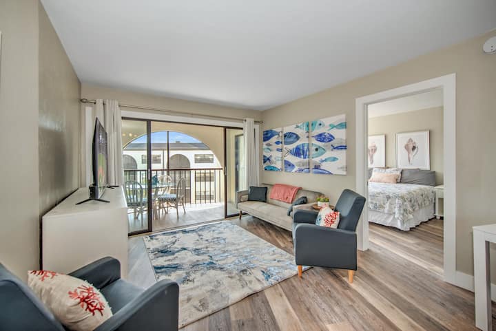 Lovely Renovated Condo - Marco Island, FL