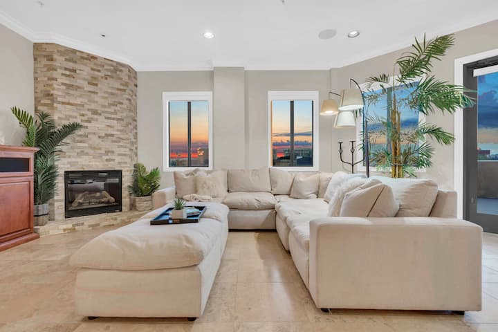Incredible Penthouse Walk To U Of A W/ Views - Tucson, AZ