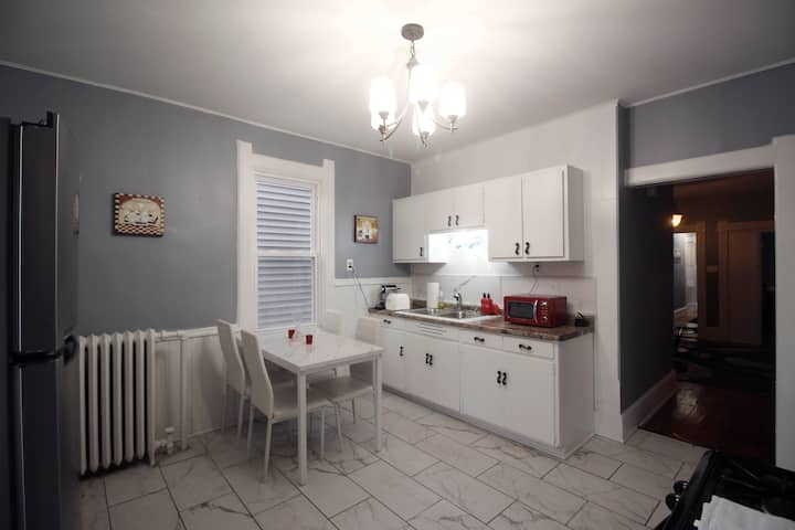Ideal Brady Street Mid-term Unit - 米爾瓦基