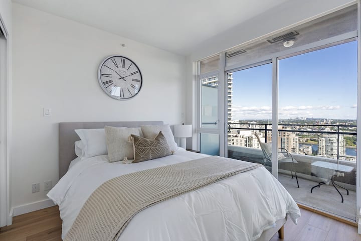 Modern 1 Bedroom - Yaletown Highrise Gem - Vancouver