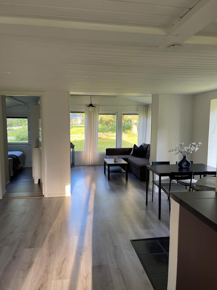 Modern & Sjönära Sommarstuga Med Bastu - Södertälje