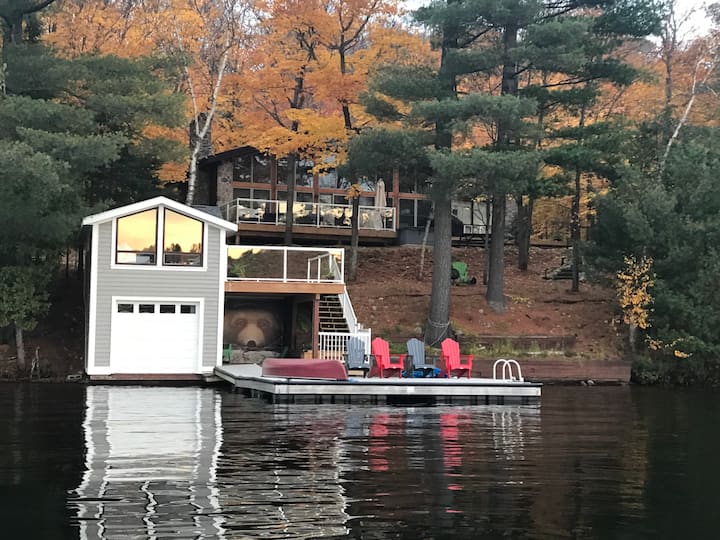 New*lakefront Cottage W Hot Tub,water Toys, Dock - Huntsville