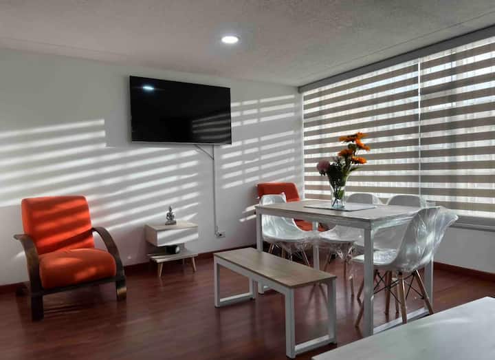 Amplia Casa, La Mejor Ubicación - Cota
