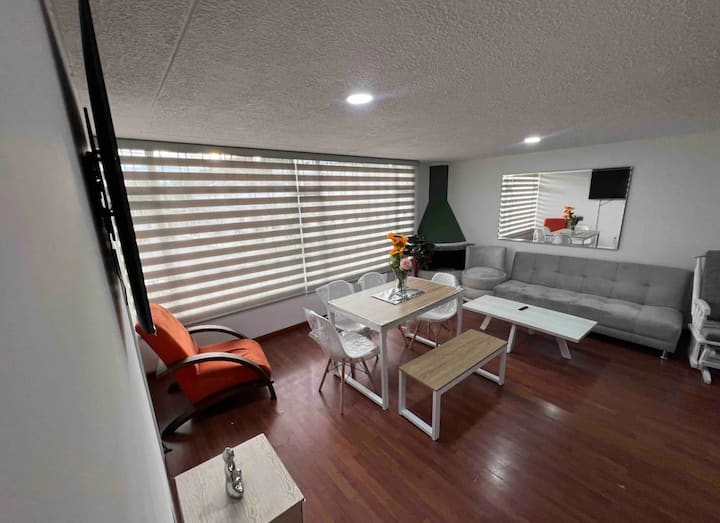 Amplia Casa, La Mejor Ubicación - Bogota