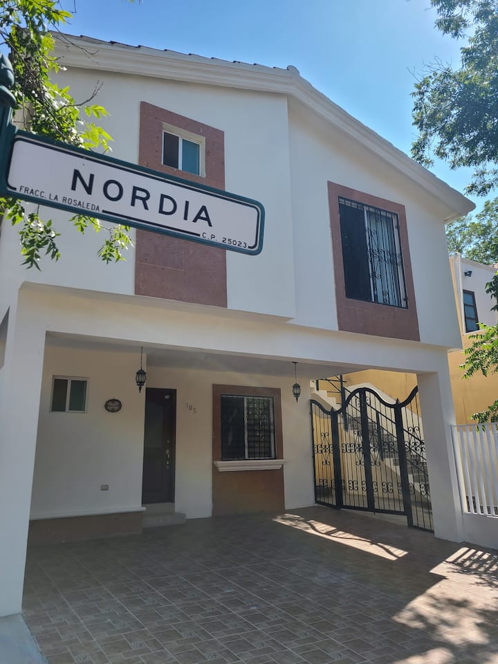 La Rosaleda- Casa Grande En 2 Niveles (9 Personas) - Saltillo