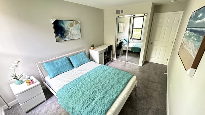 Cozy Room With Massage Chair - Maryland