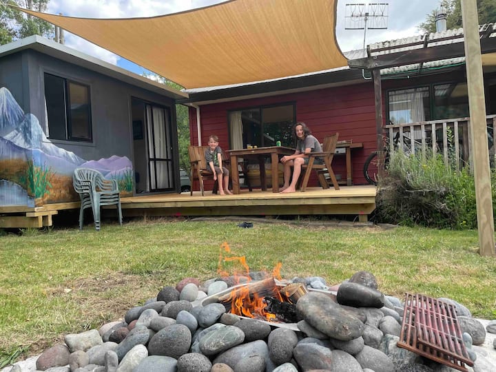 Pet-friendly 2brm Lake Cabin - Lake Taupo