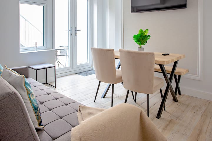 The Aston • 2 Bedroom • With Patio - Leicester