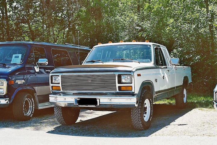 Klassischer Ford F250 Pickup - Salisburgo