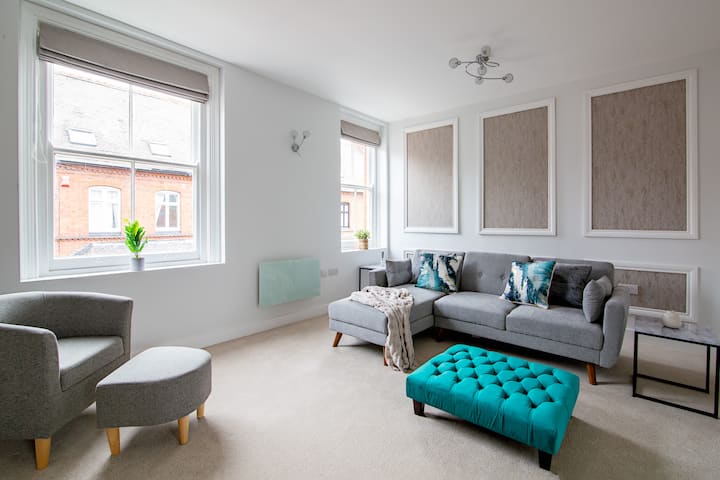 2 Bed City Apartment | Patio | Walk To Dmu - Leicester