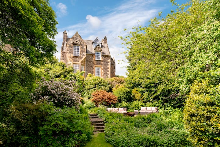 Elegant 17th Century Villa - Pass The Keys - Edinburgh
