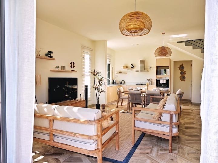 Designer Luxury Villa, 10 Mins Walk From Beach - Mauritius