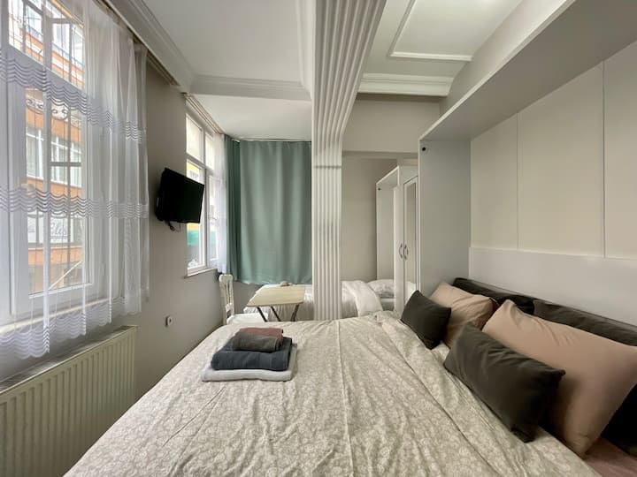 Fully Furnished Apartment In ŞIrinevler Square - Zeytinburnu