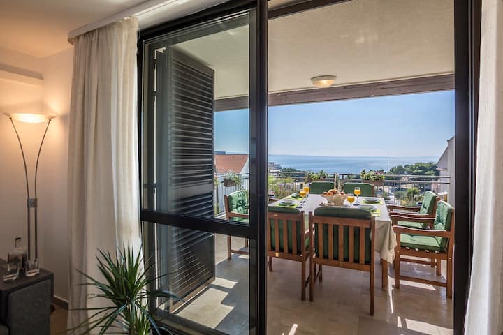 Apartment With Sea View And Pool - Podstrana