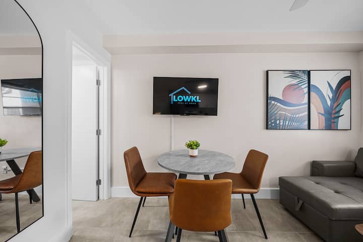 Stylish Studio Haven - Near The Beach- Pool Access - Fort Lauderdale, FL