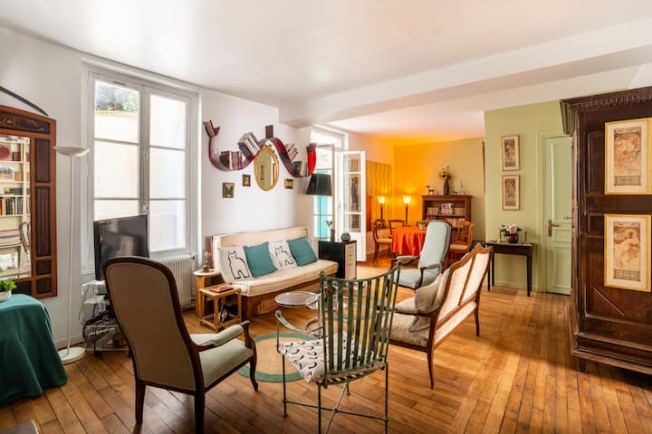 Appartement En Rez De Chaussée Avec Cour Privative - Paris